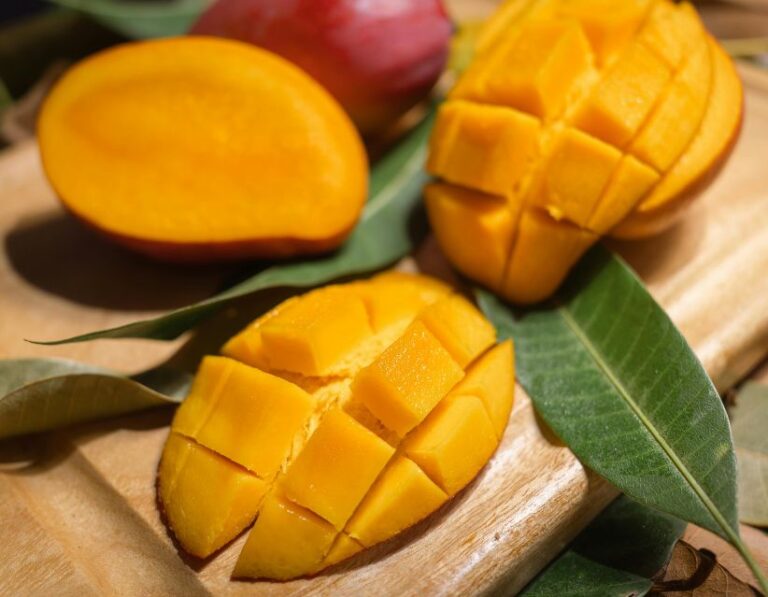 Are Mangoes Acidic? pH Levels, Reflux & Safe Eating Tips